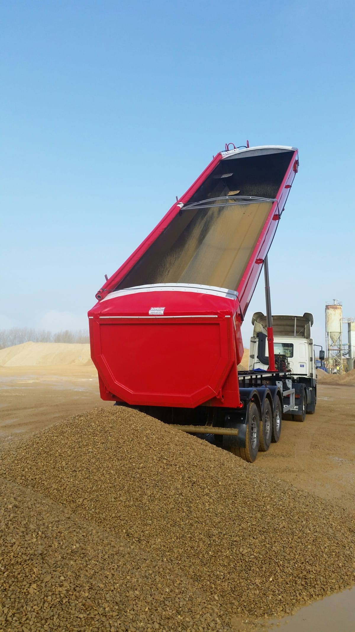 Montracon's 1/2 Pipe Tipper an Ideal Choice - Montracon